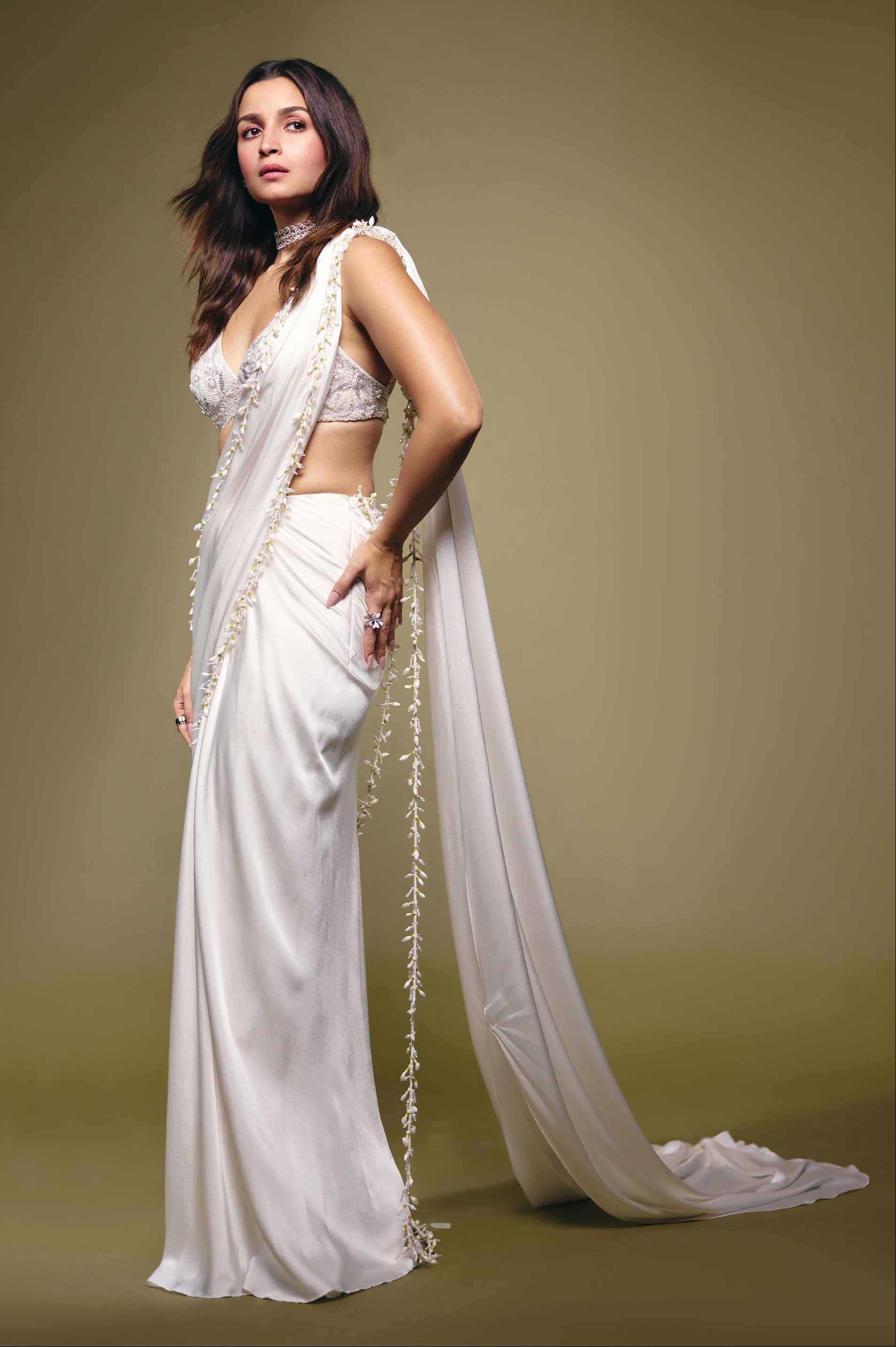 Alia Bhatt in a custom Gaurav Gupta Mogra Saree for the Screen Awards ...
